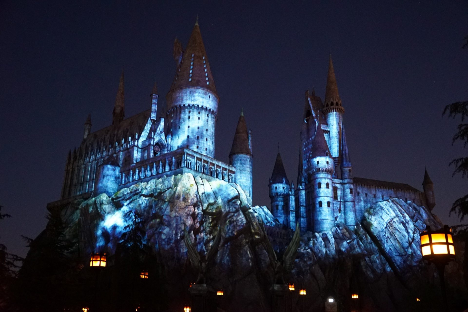 REVIEW: The Nighttime Lights at Hogwarts Castle | Inside Universal