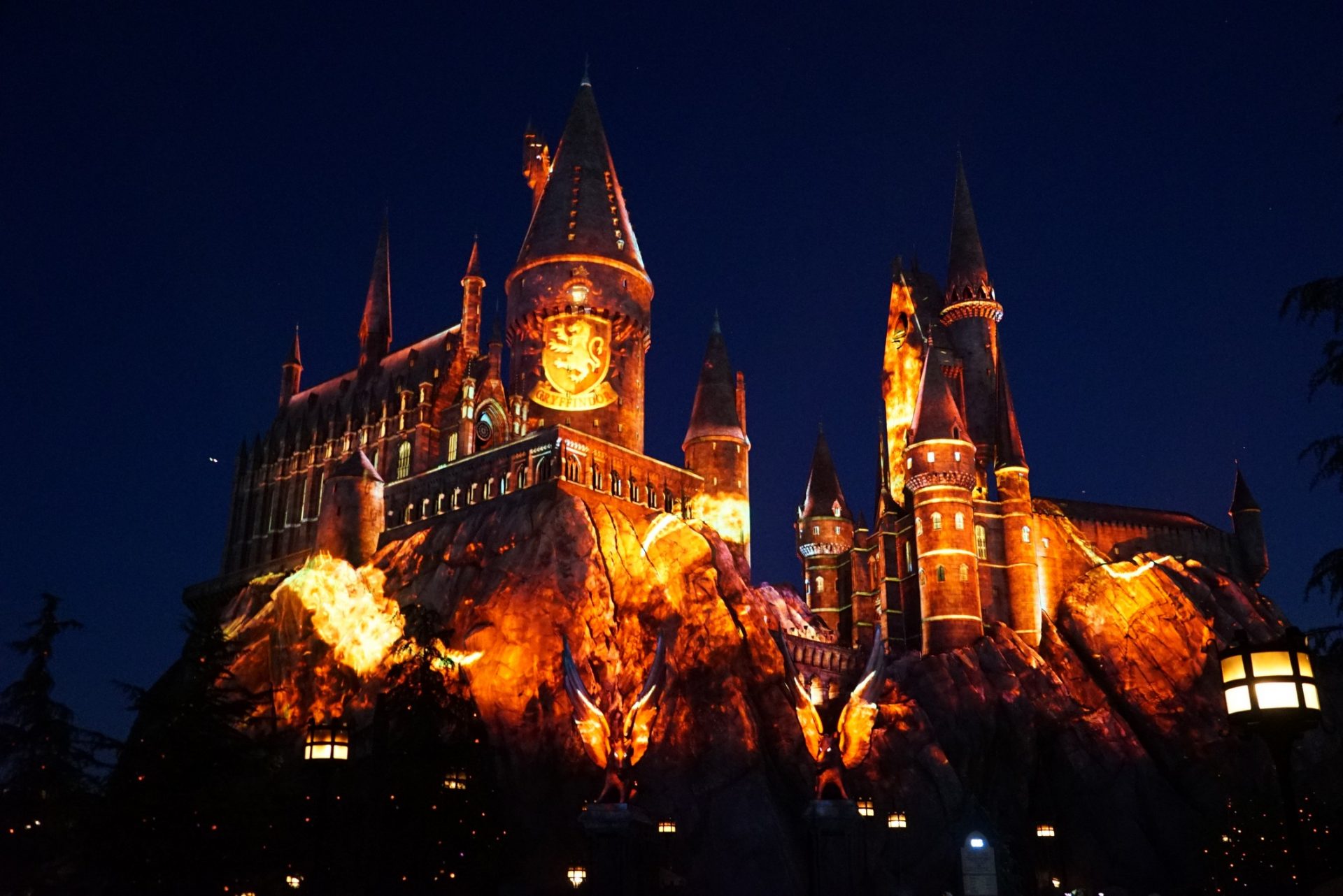 REVIEW: The Nighttime Lights at Hogwarts Castle | Inside Universal