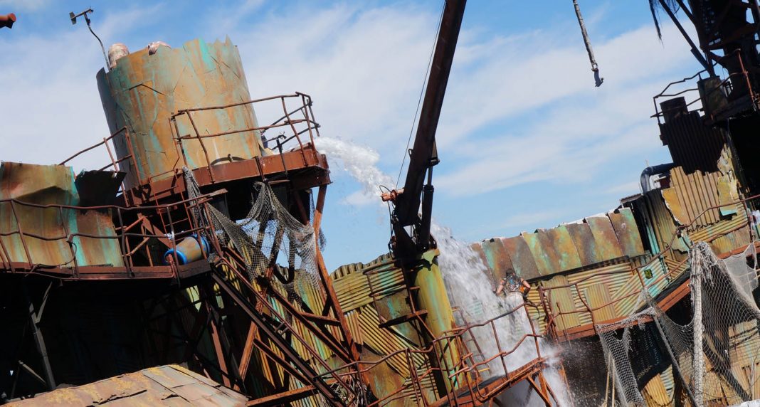 WaterWorld: A Live Sea War Spectacular – Inside Universal