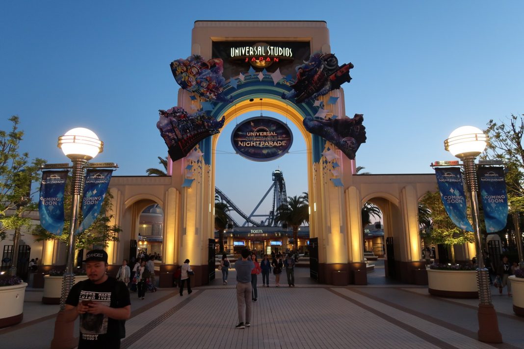 Universal Spectacle Night Parade begins previews at Universal Studios ...