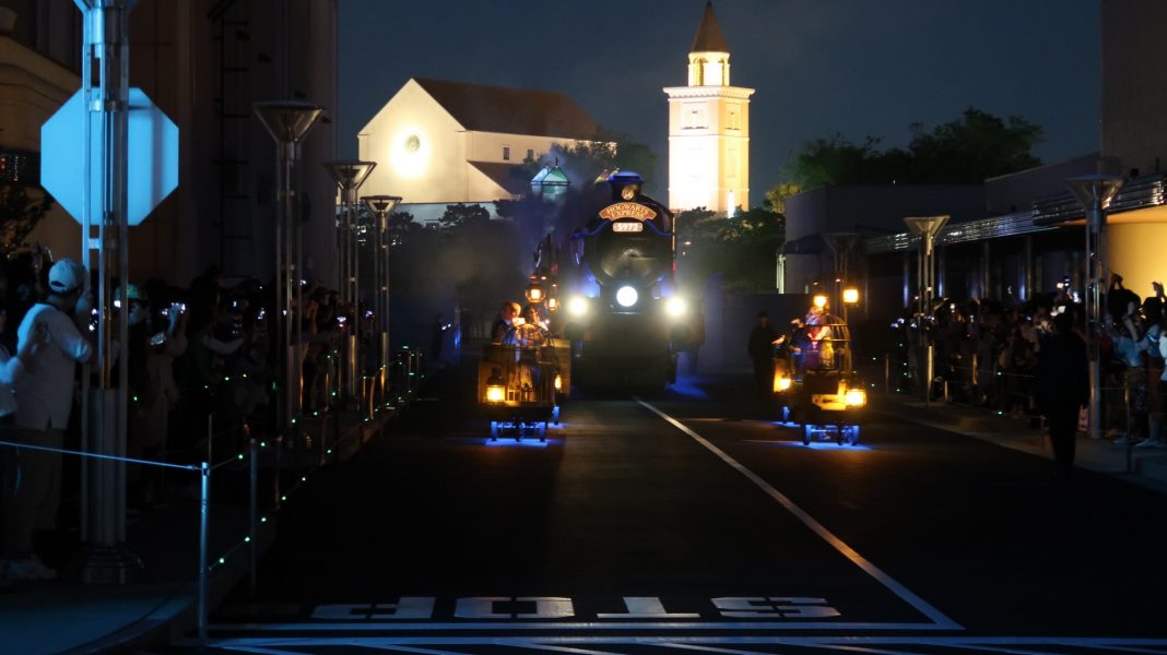 Universal Spectacle Night Parade begins previews at Universal Studios ...