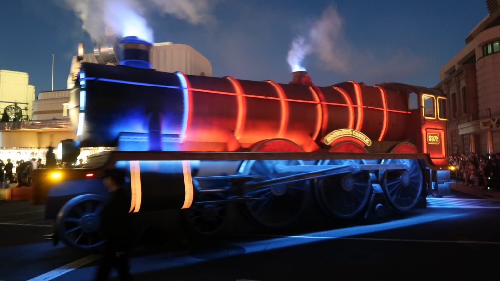 Universal Spectacle Night Parade begins previews at Universal Studios ...