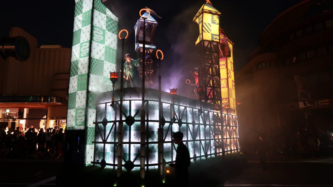 Universal Spectacle Night Parade begins previews at Universal Studios ...