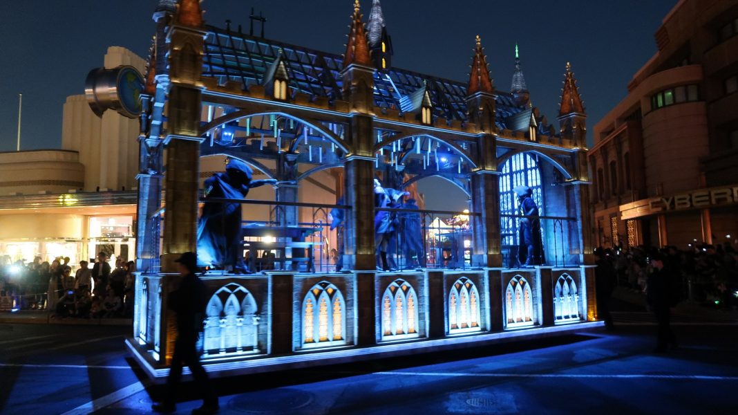 Universal Spectacle Night Parade begins previews at Universal Studios ...