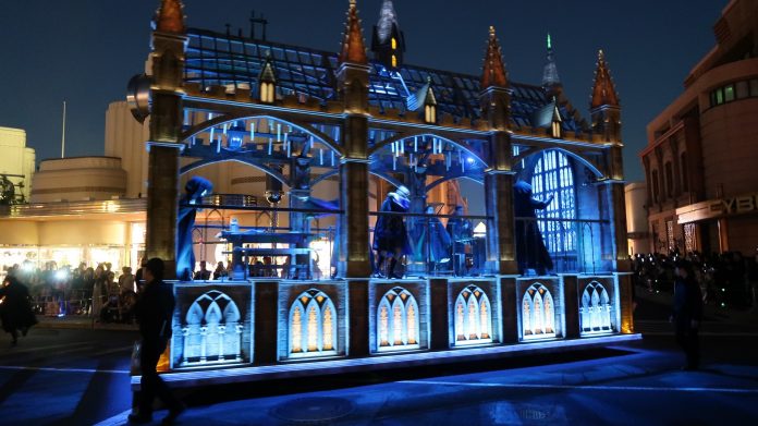 Universal Spectacle Night Parade begins previews at Universal Studios ...