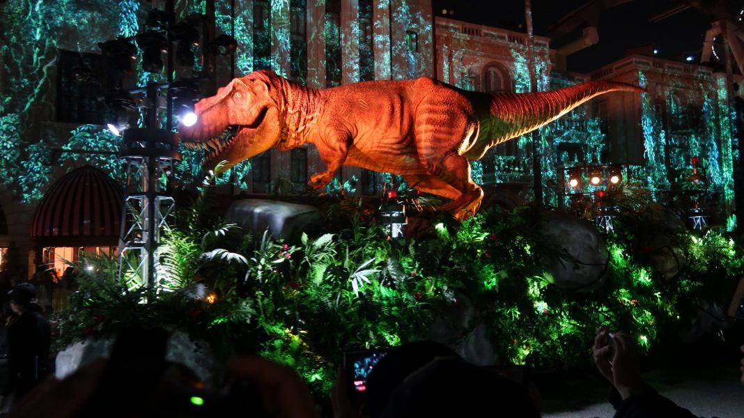 Universal Spectacle Night Parade begins previews at Universal Studios ...