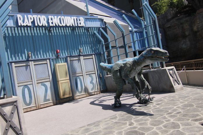Raptor and Triceratops Encounters debut in Jurassic World at Universal ...