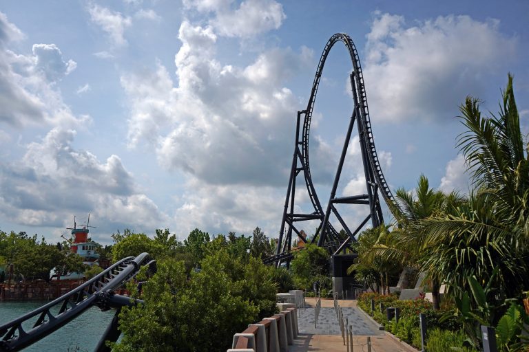 REVIEW: Jurassic World VelociCoaster at Islands of Adventure | Inside ...