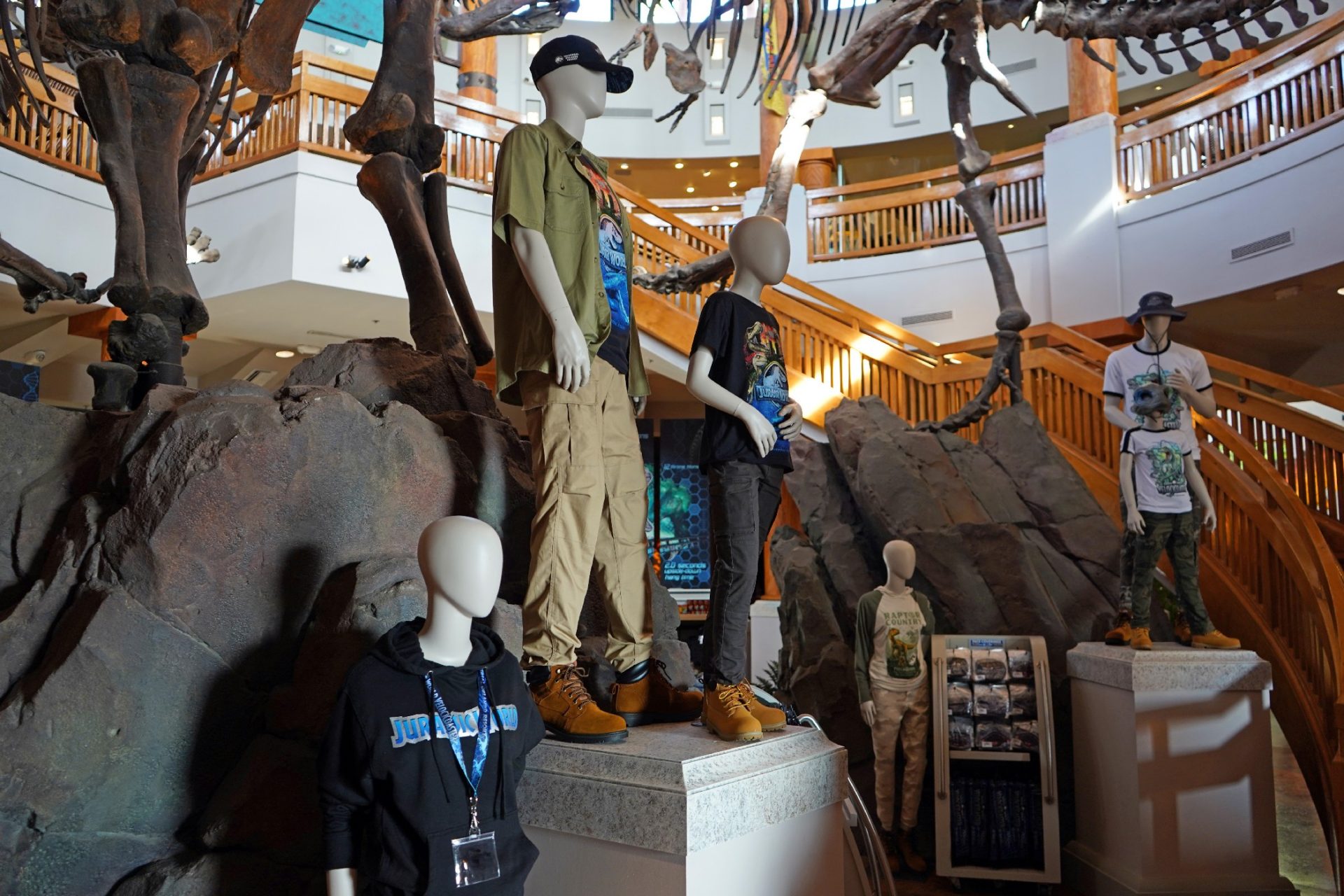 REVIEW: Jurassic World VelociCoaster at Islands of Adventure | Inside ...