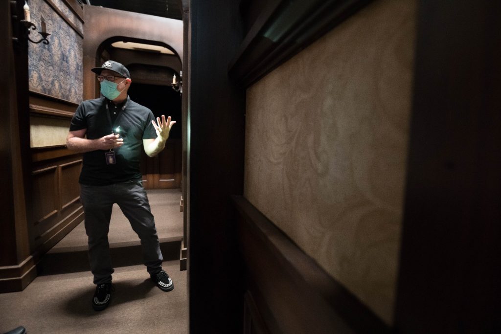 Previewing The Haunting of Hill House at Halloween Horror Nights ...