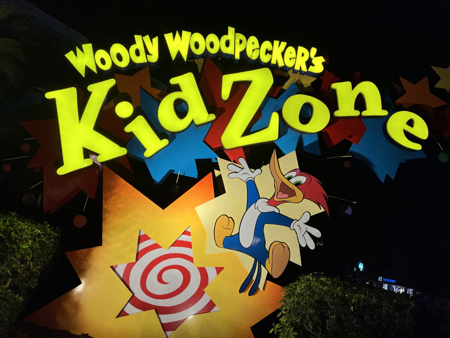 Woody Woodpecker’s KidZone officially closes; Construction Walls set up | Inside Universal
