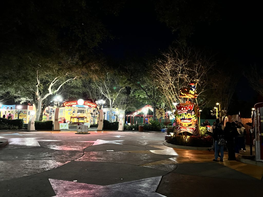 Woody Woodpecker’s KidZone officially closes; Construction Walls set up | Inside Universal