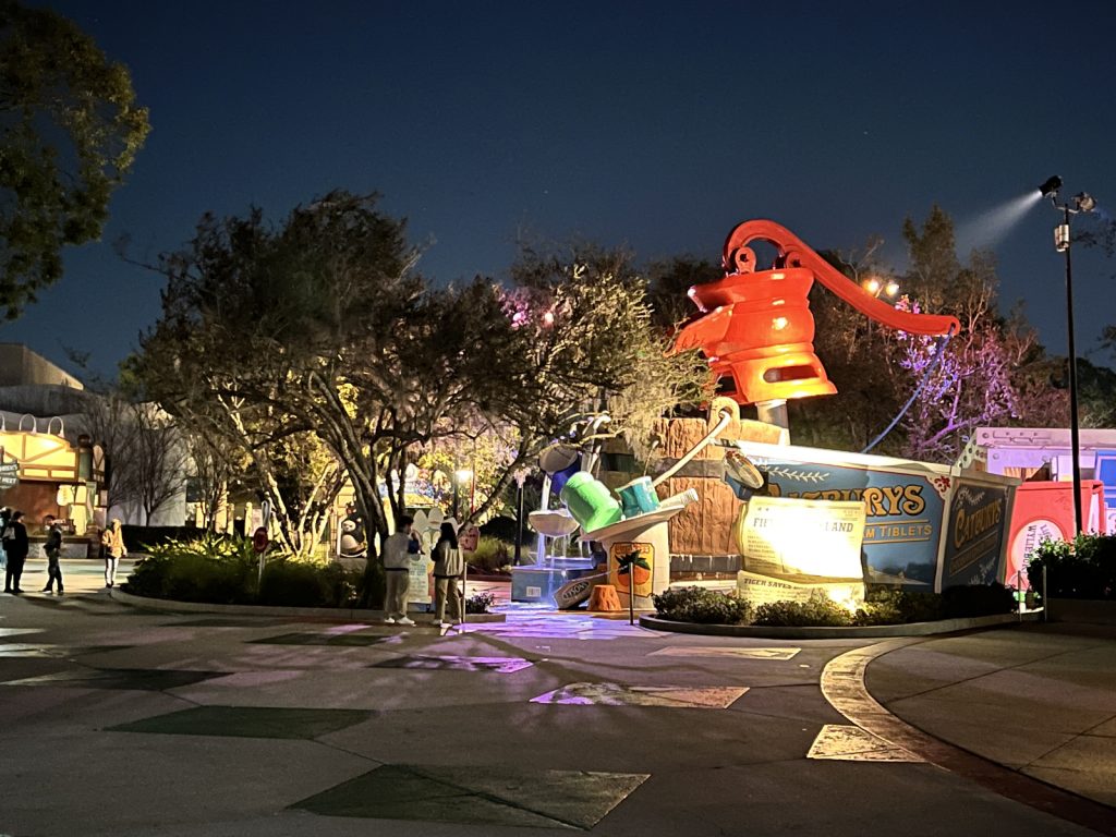 Woody Woodpecker’s KidZone officially closes; Construction Walls set up | Inside Universal