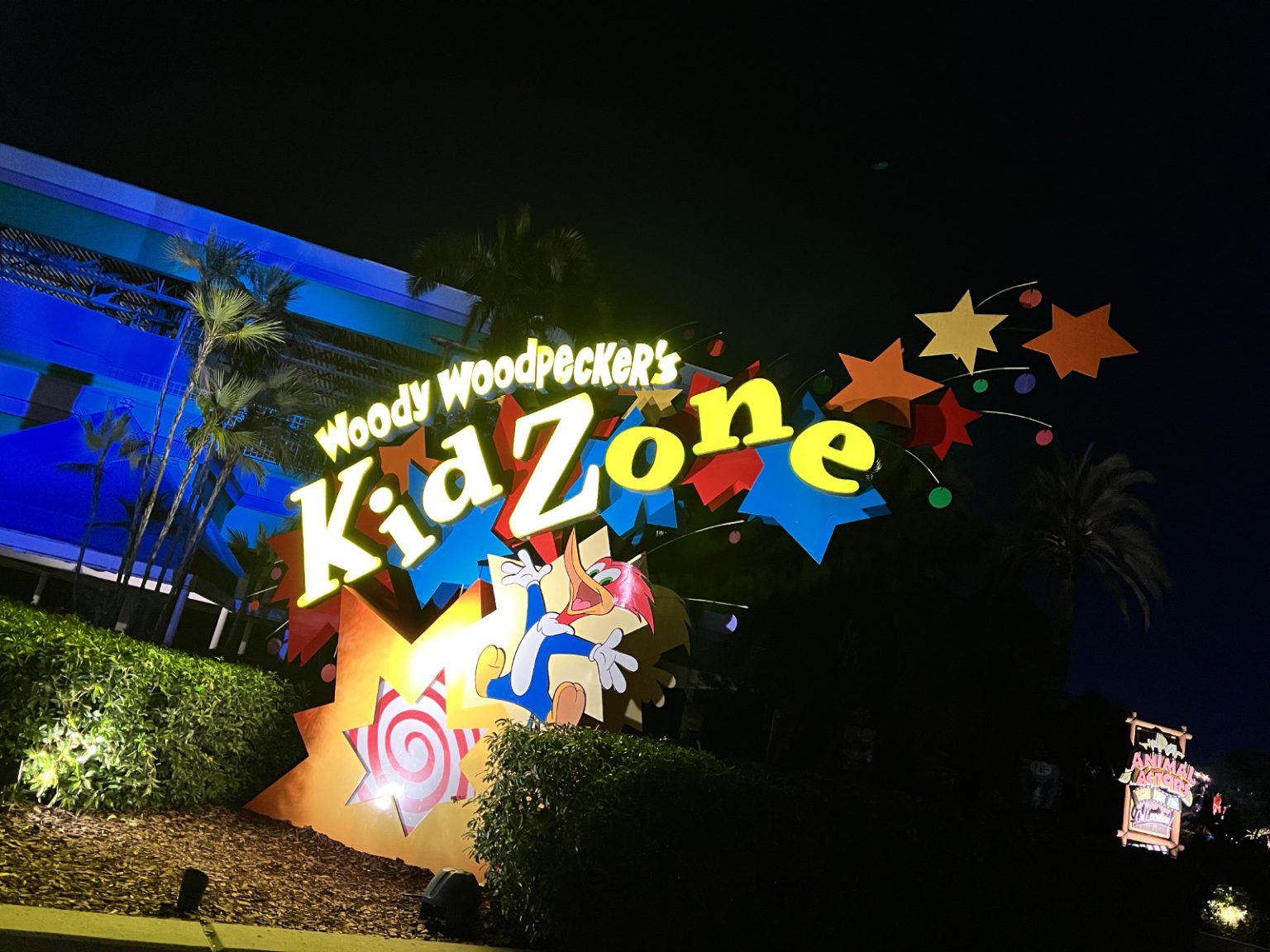 Woody Woodpecker’s KidZone officially closes; Construction Walls set up | Inside Universal