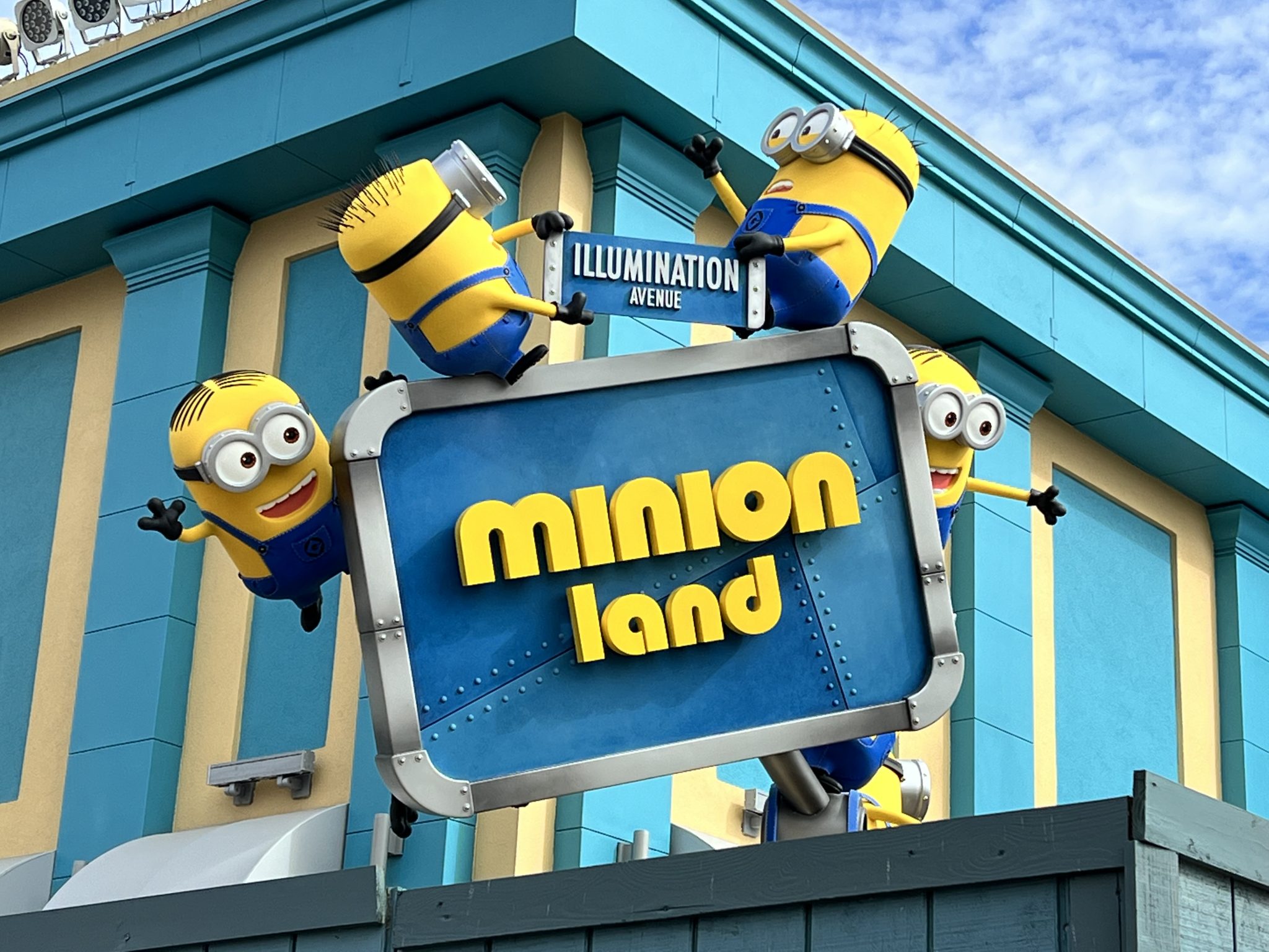 Minion Land signage arrives at Universal Studios Florida – Inside Universal