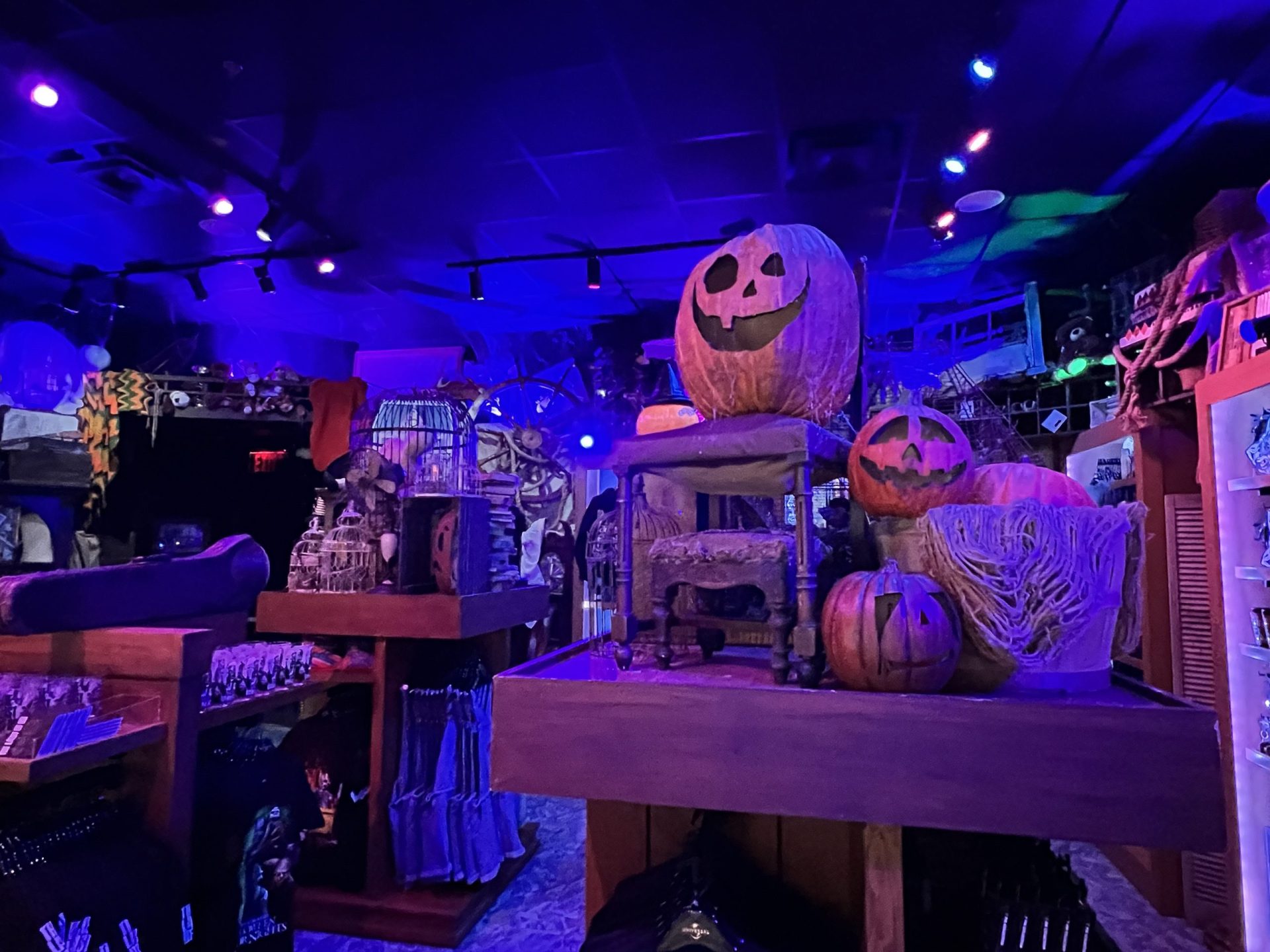Halloween Horror Nights store opens at Orlando International Airport ...