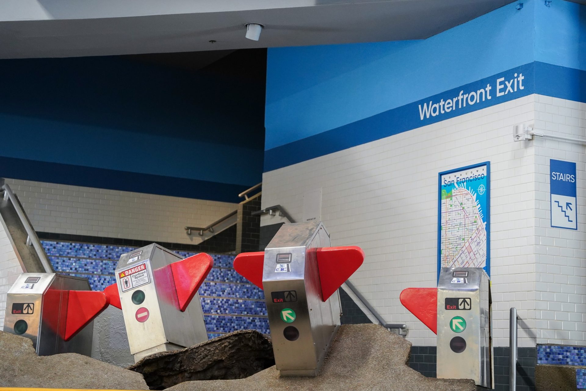 An Inside Look at the Newly Refurbished Earthquake: The Big One at ...