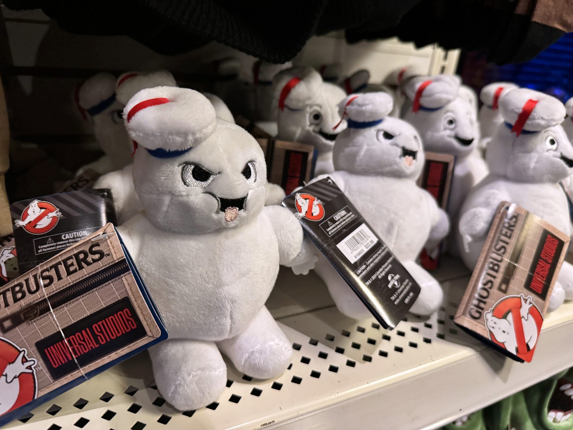 Ghostbusters Mini-Stay Puft shoulder pals now available at Universal ...