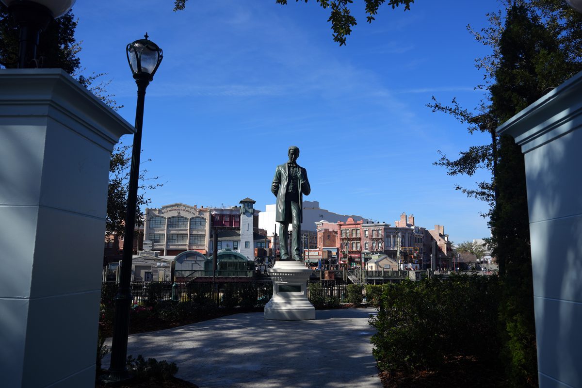 Lew Wasserman statue returns to Universal Studios Florida – Inside ...