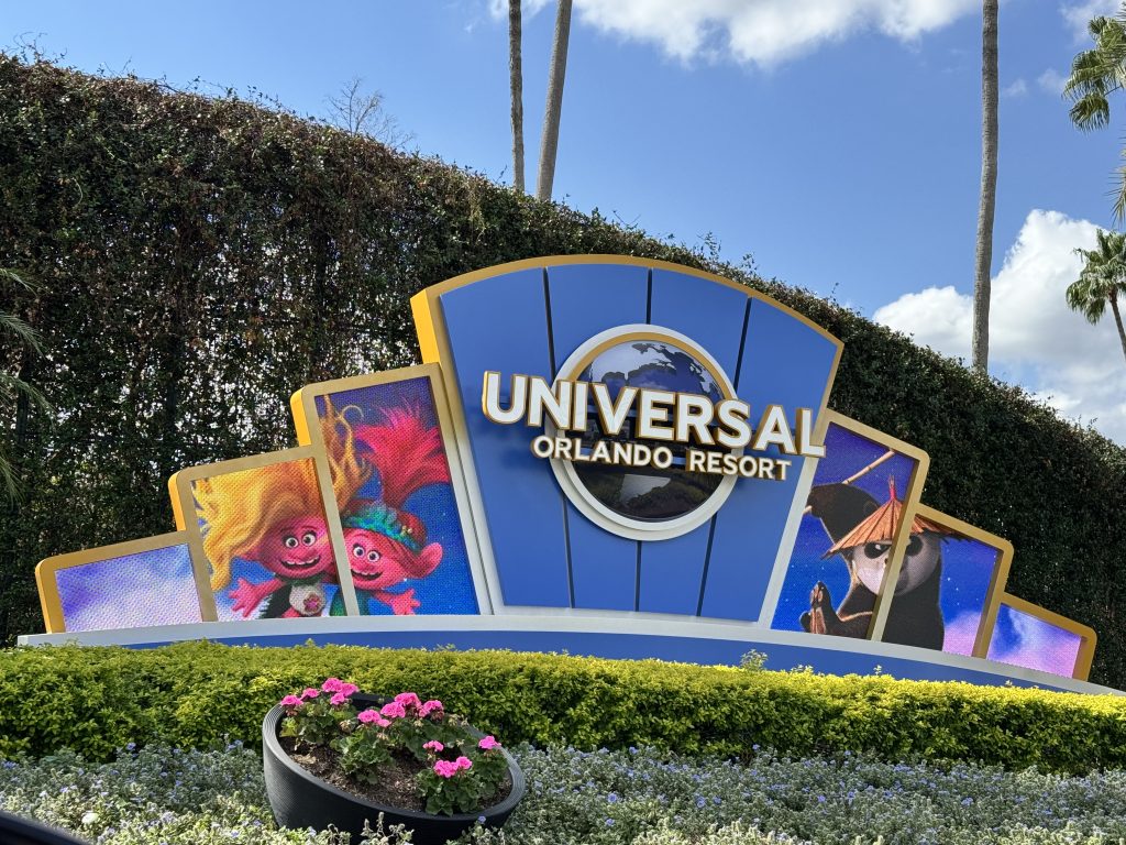 Characters now added to new Universal Orlando resort entrance signs ...