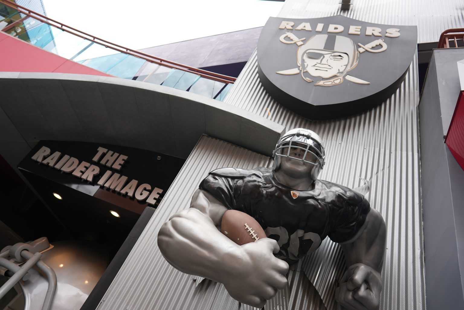 The Raider Image closes at CityWalk in Universal Studios Hollywood ...