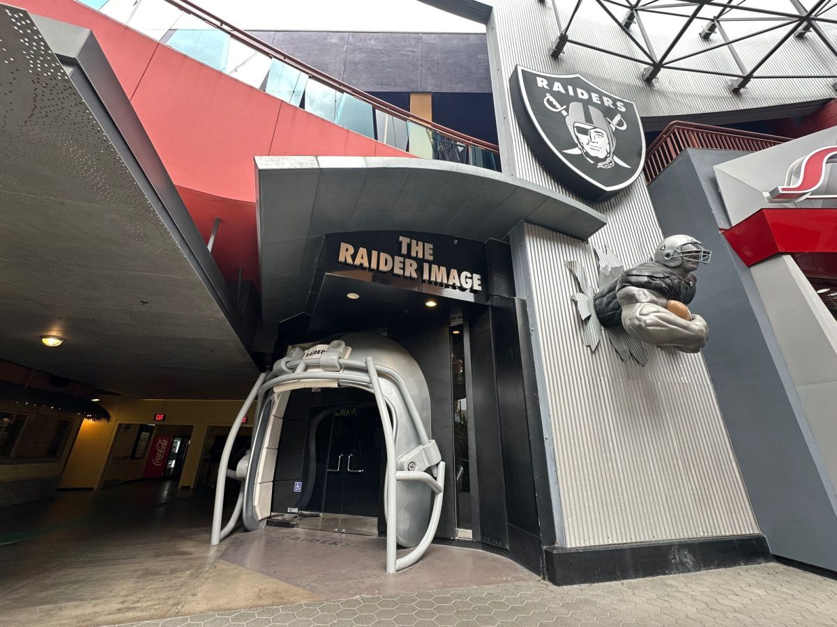 The Raider Image closes at CityWalk in Universal Studios Hollywood ...