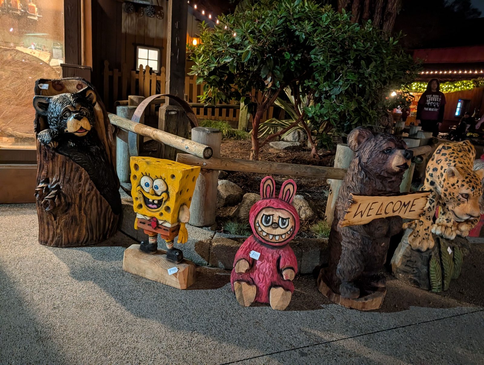 PXL_20251122_014620067 – Inside Universal