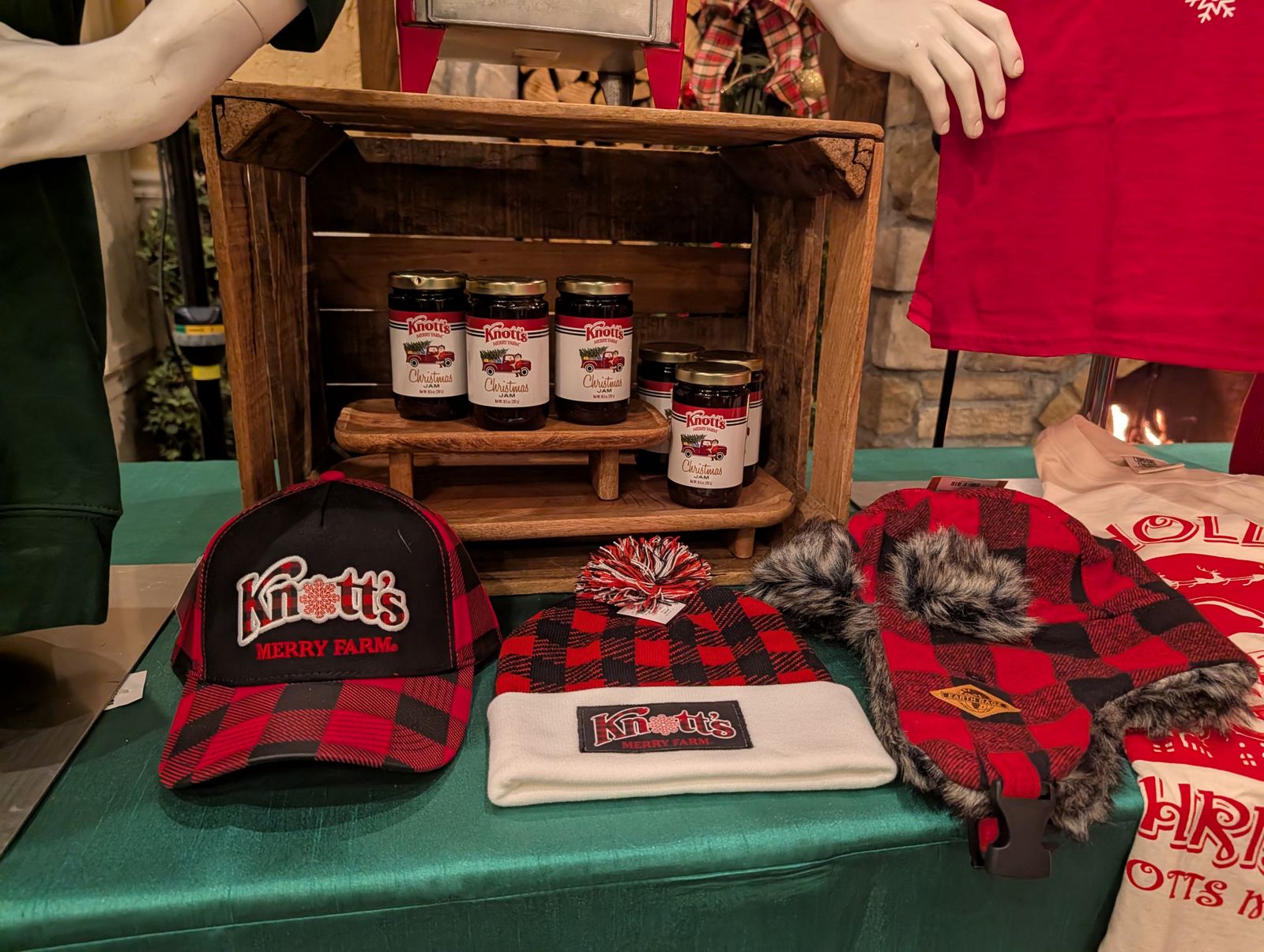 PXL_20251122_021003180 – Inside Universal