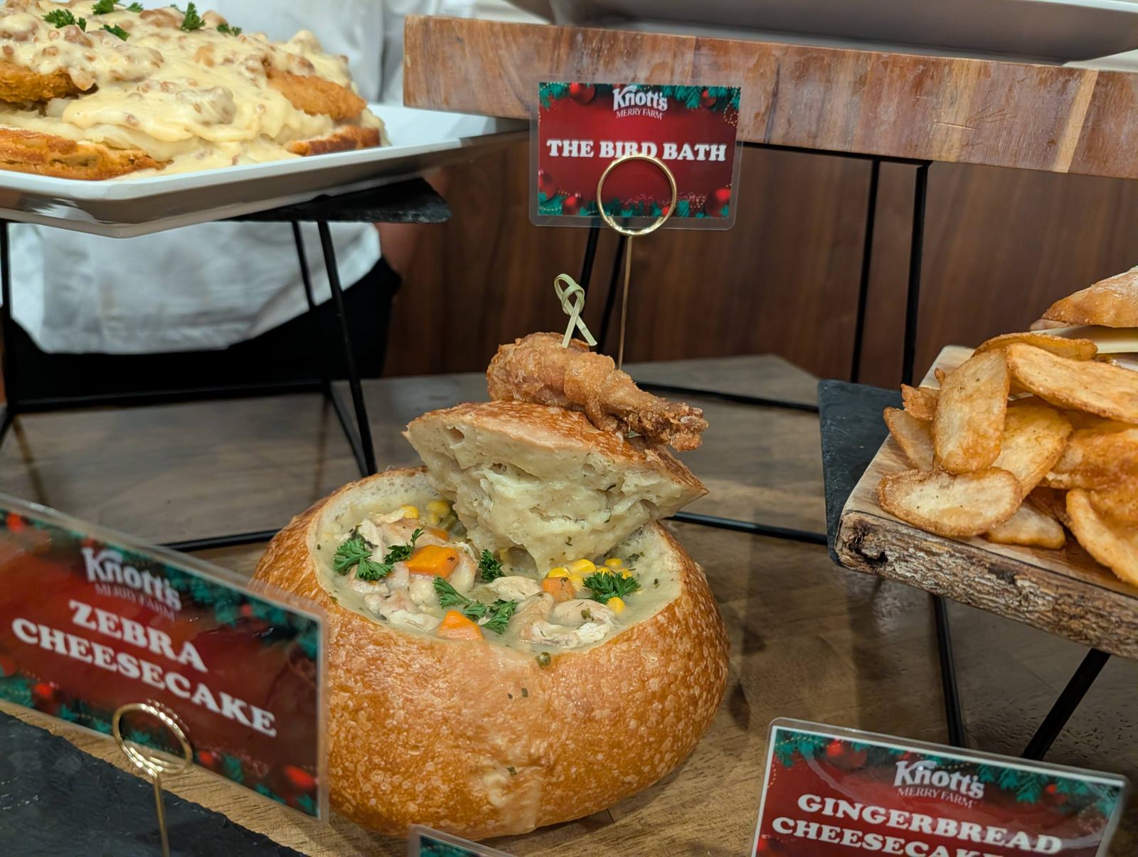 PXL_20251122_021626562 – Inside Universal