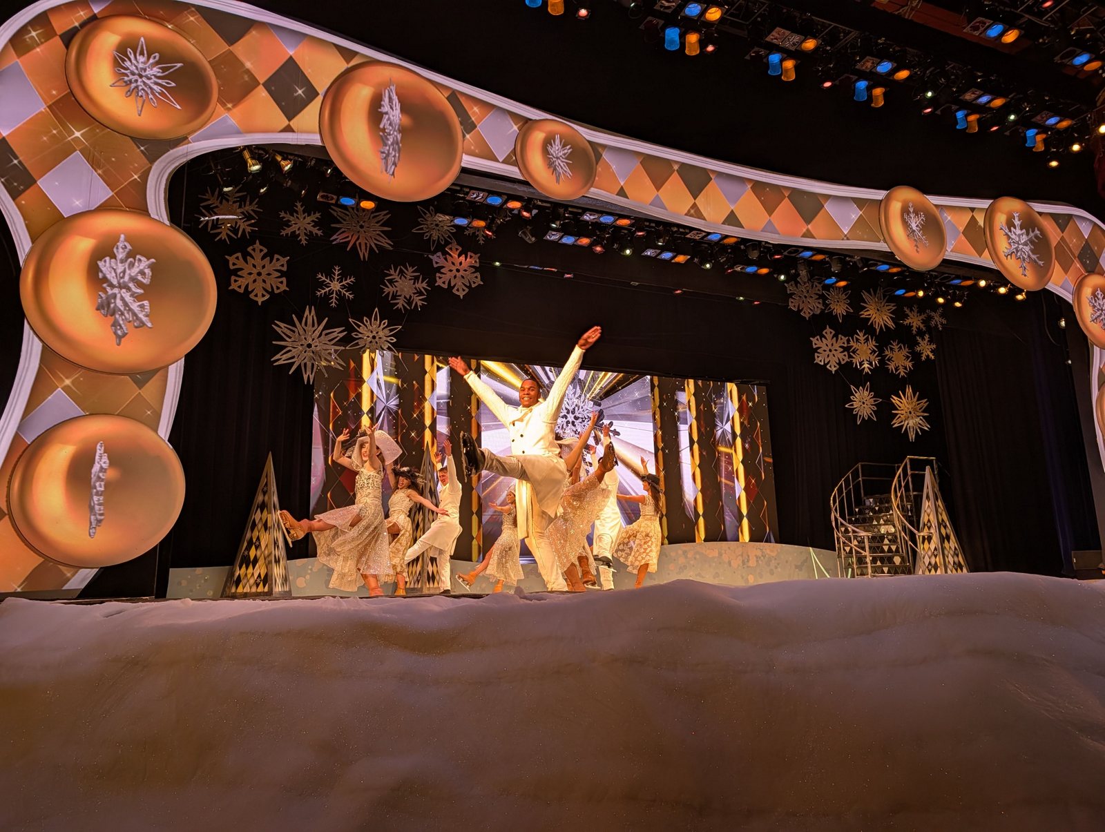 PXL_20251122_040237746 – Inside Universal