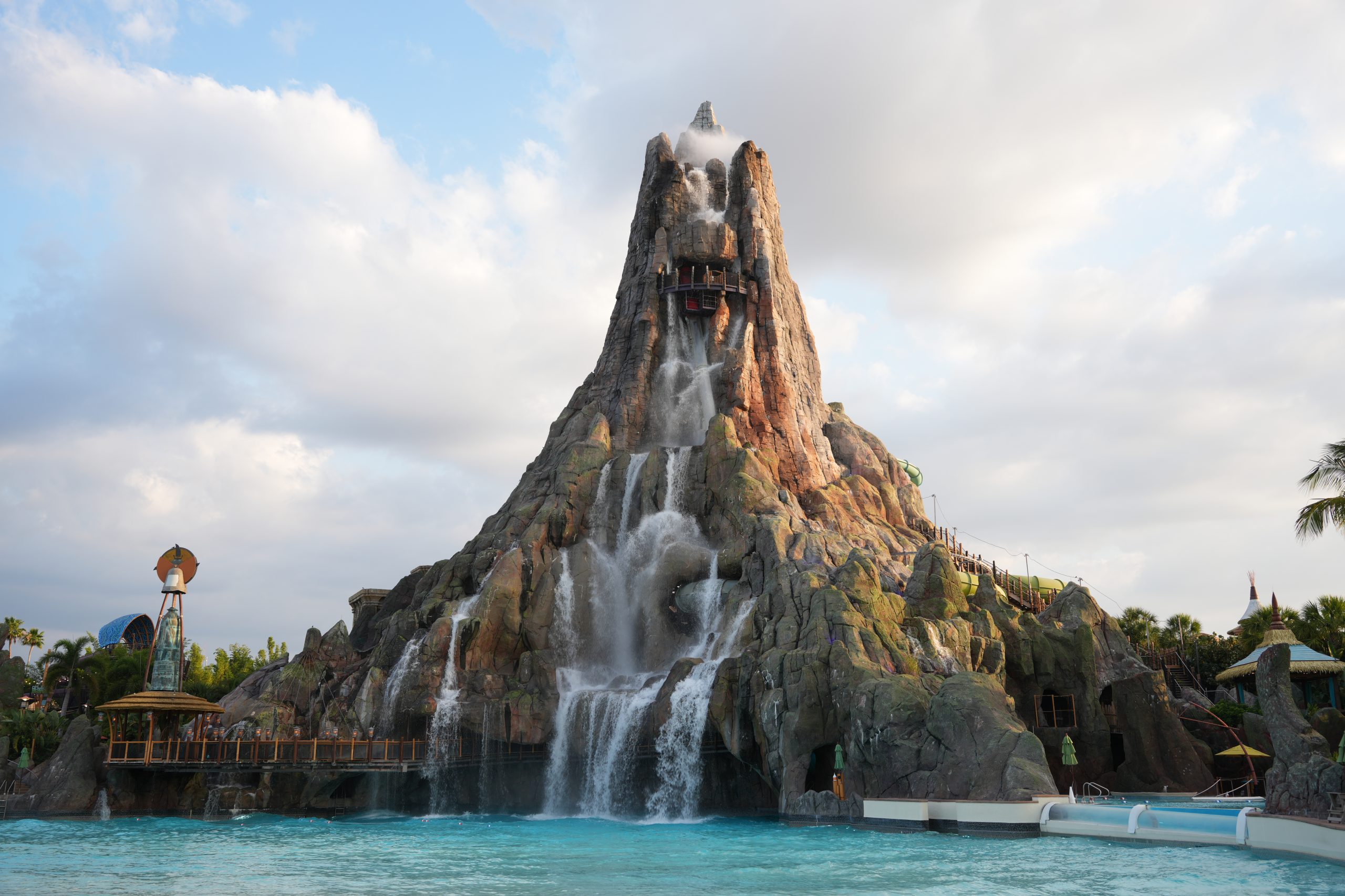 Volcano Bay at Universal Orlando to go cashless starting Feb 25 ...